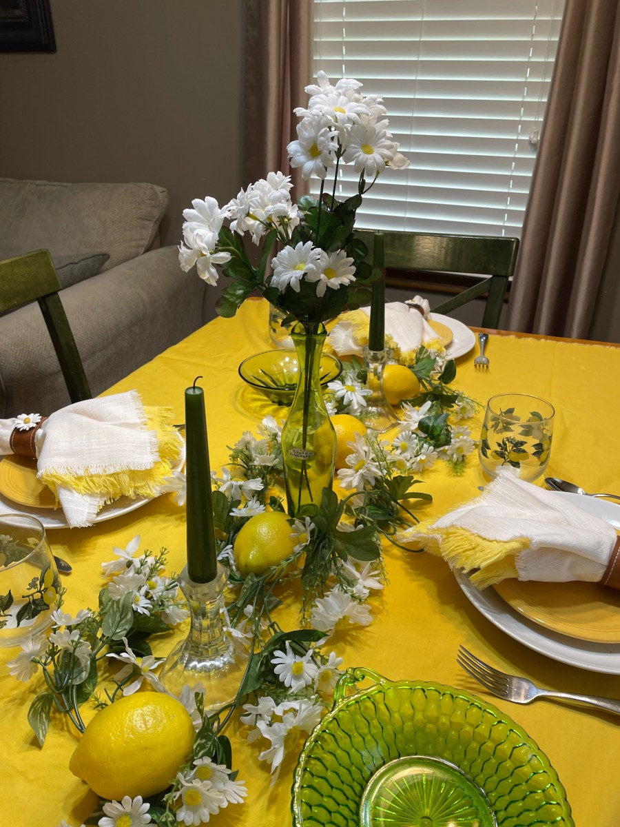 Lemons and Daisies – Tablescape Tuesday